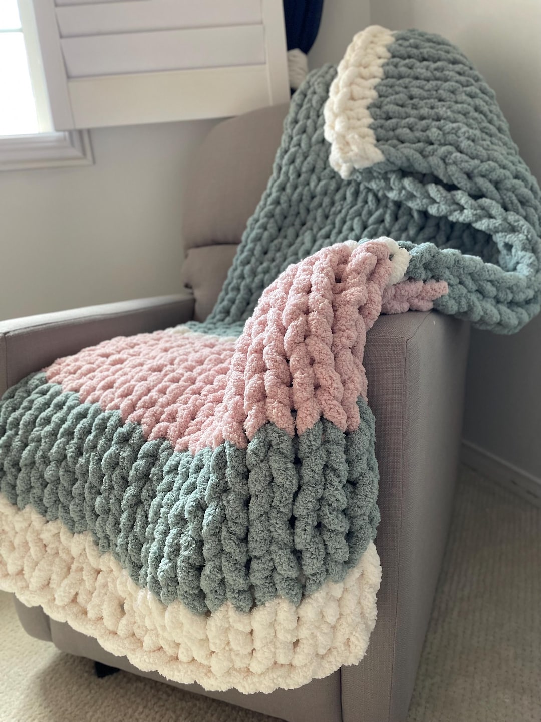 Wicked-inspired Chunky Chenille Blanket Knitting Pattern: DIY Finger ...