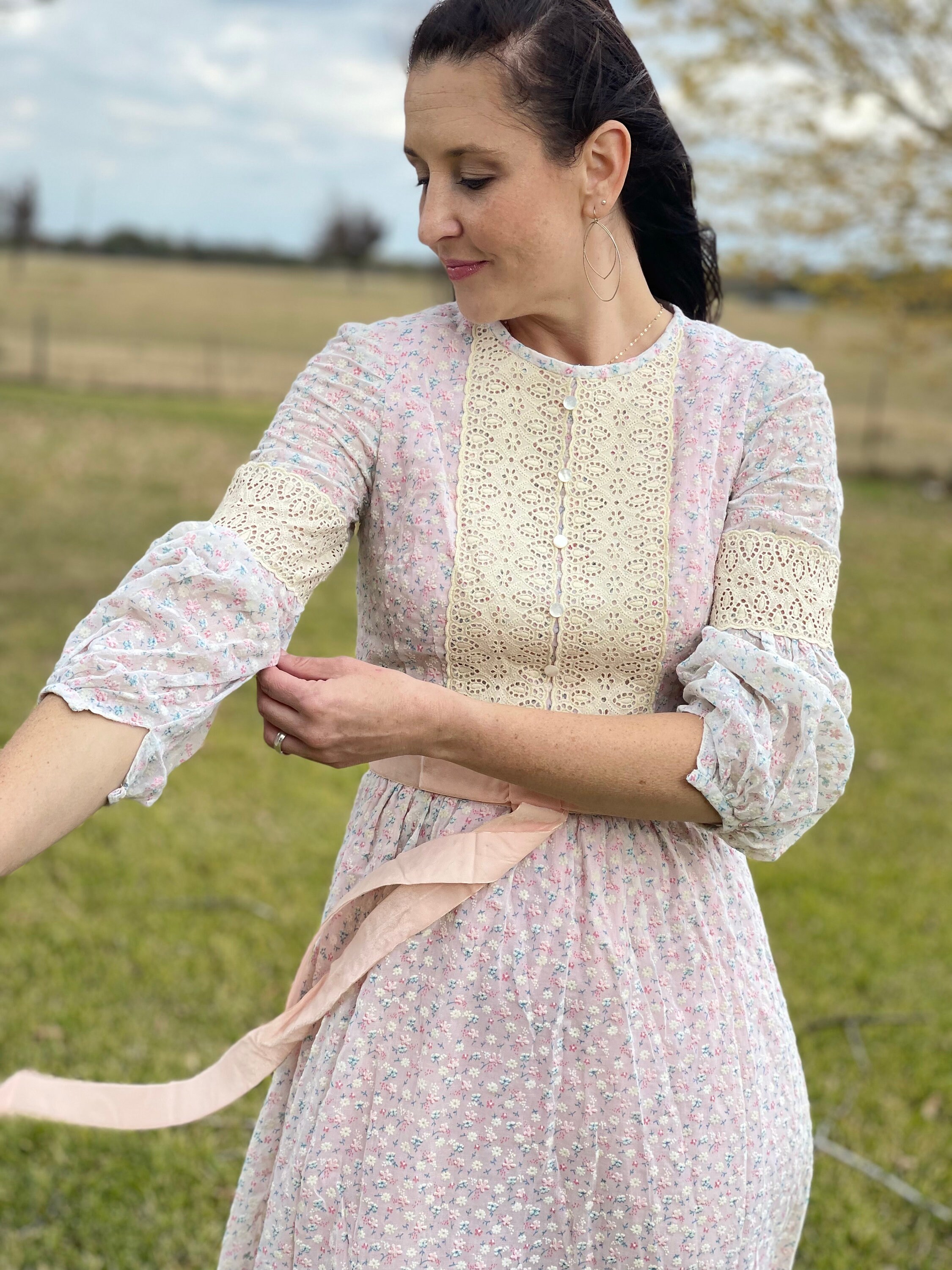 Vintage Cottagecore Dress, Floral Flocked Fabric, Pearlescent Buttons ...