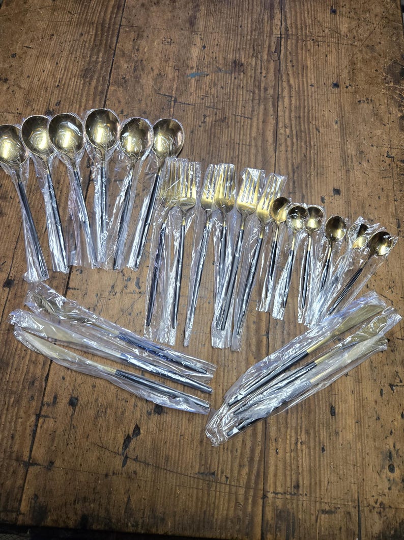 24 Pc Gold and Black Stainless Steel Flatware Pre-owned MCM Modern ...
