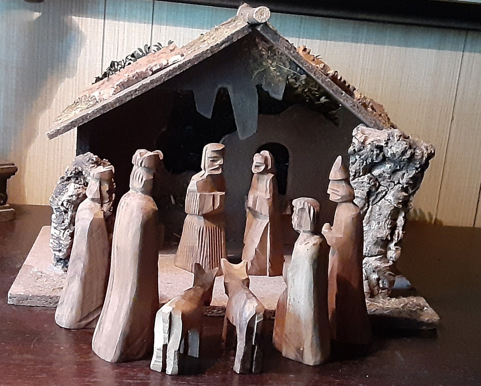 Vintage Hand Carved Wooden Nativity Scene With Stable (9 Piece Set) - Etsy