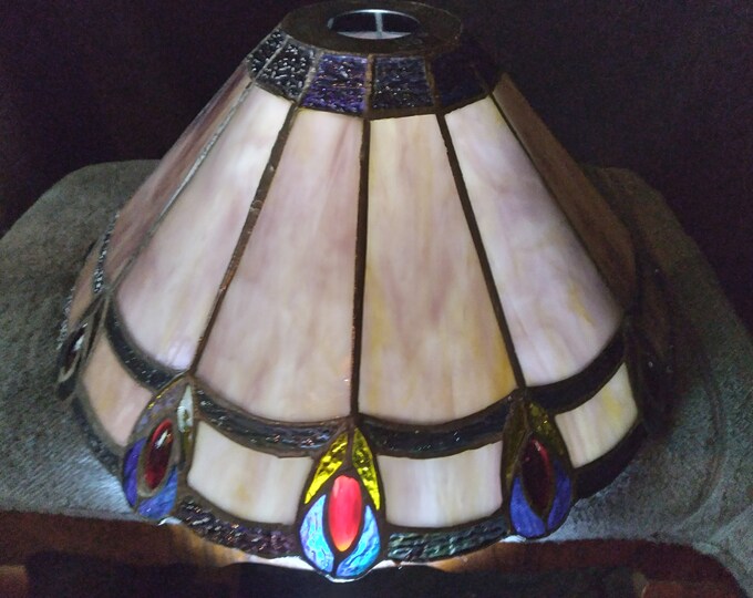 Vintage Dale Tiffany Peacock Style Leaded Stained Glass Lampshade Very Nice Great Condition