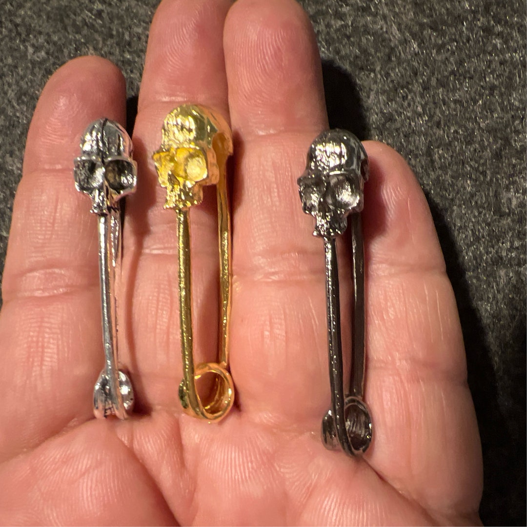 3D Skull Safety Pin Shaped Charm: Zinc Alloy Skeleton Pin (46x14x9mm ...
