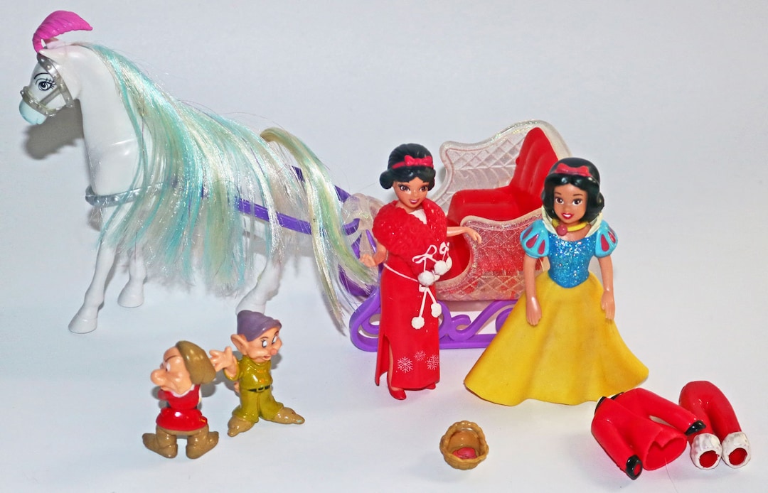 Polly Pocket Snow White Set Dolls Disney W/dopey, Grumpy, Sleigh, Horse ...