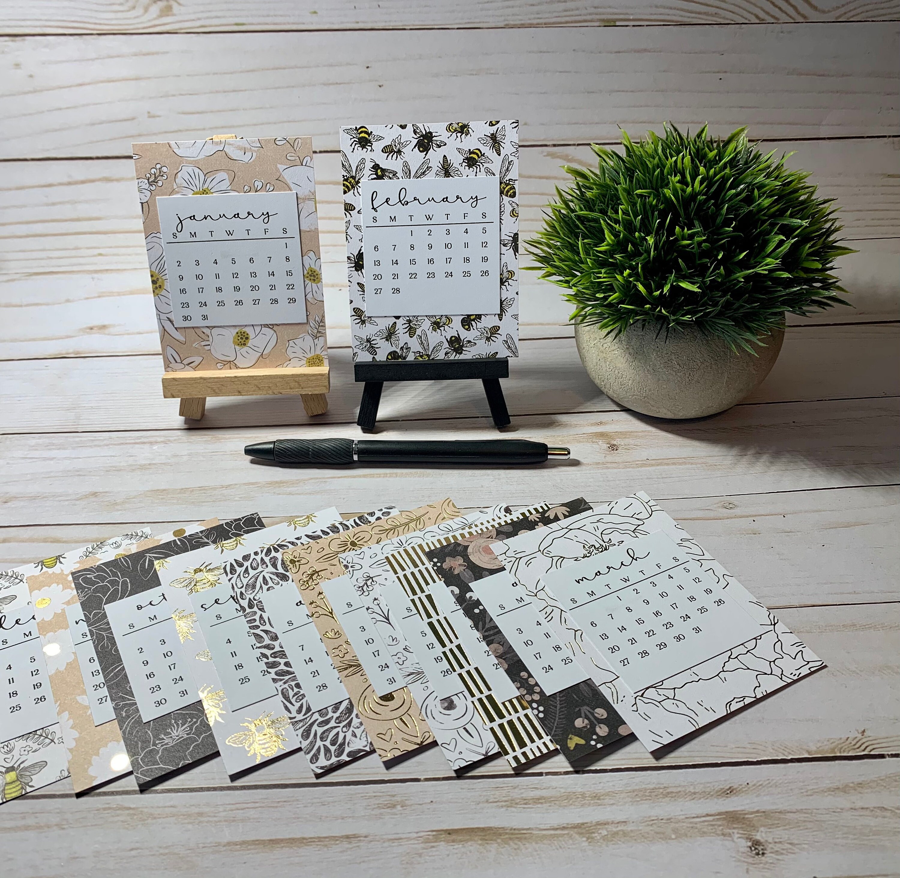 2026 MINI Calendar With Stand, Desk Calendar, Bumblebee Calendar ...