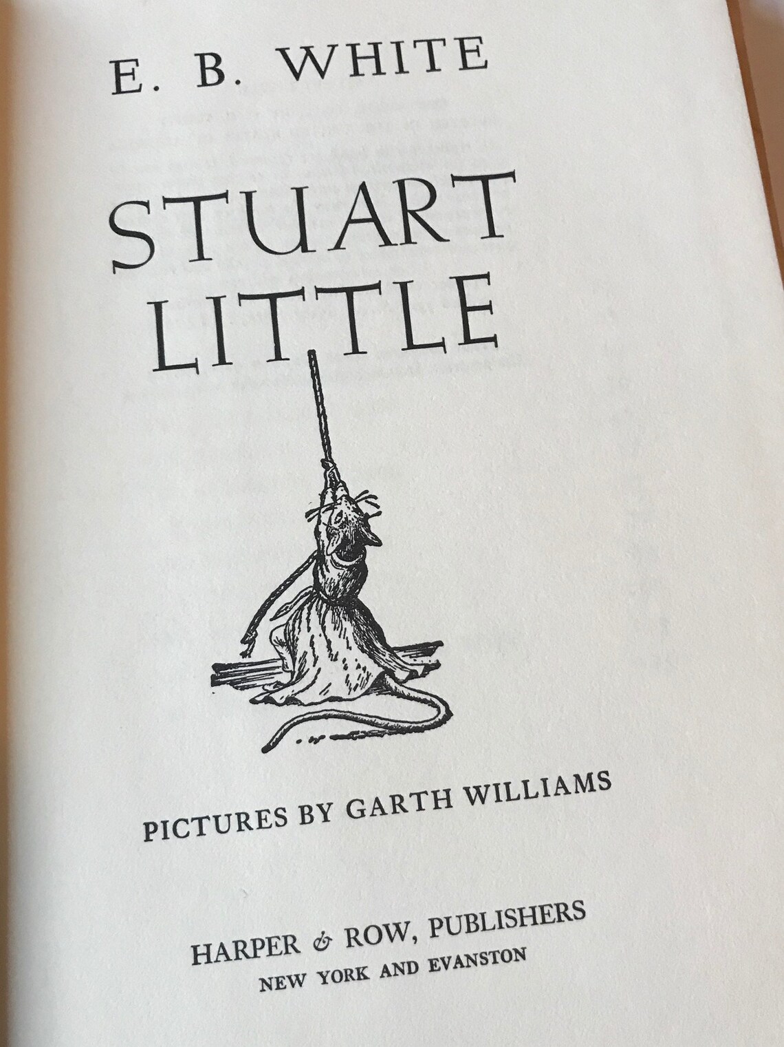 Stuart Little by E. B. White Illustrated by Garth Williams - Etsy