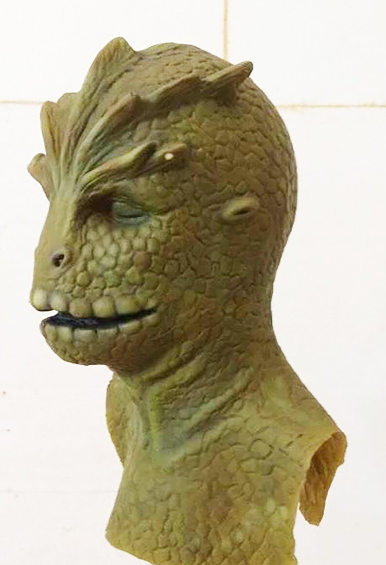 V Lizard V The visitors mask | Etsy