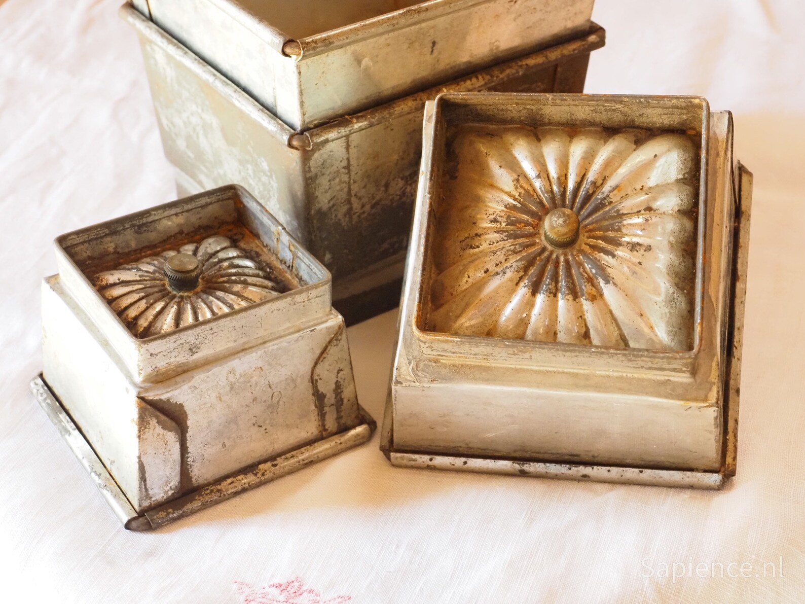 Cute Set of 4 Metal Baking Molds, Antique French Tartlett Tins, Metal ...