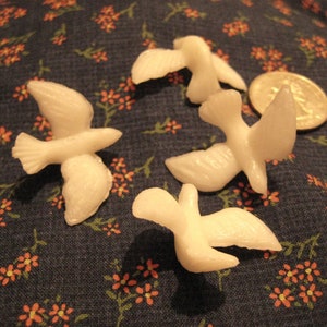 12 Small Plastic Doves, White Doves, Birds Baby Shower Decorations ...