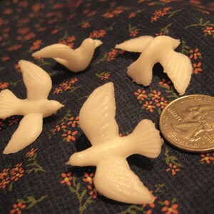 12 Small Plastic Doves, White Doves, Birds Baby Shower Decorations ...