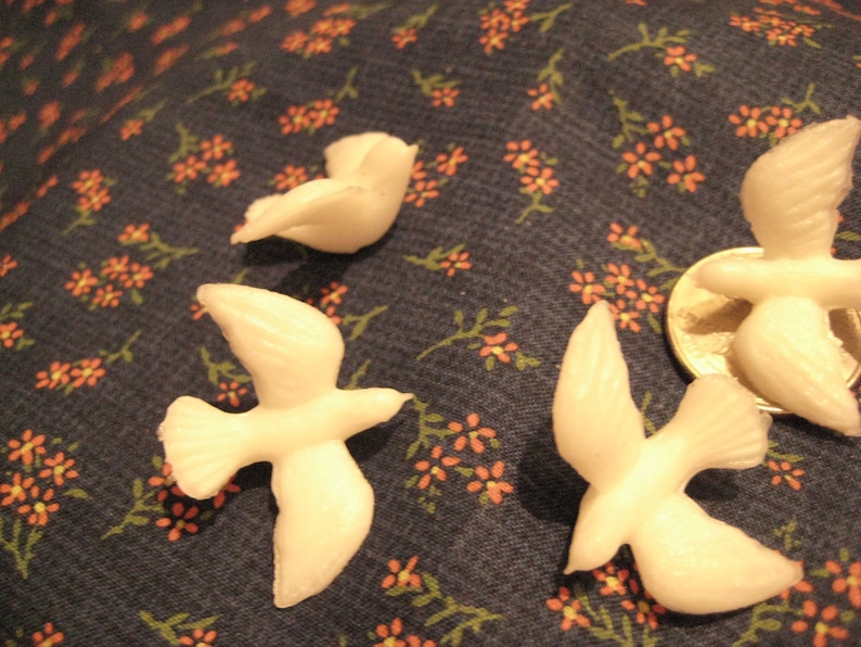 12 Small Plastic Doves, White Doves, Birds Baby Shower Decorations ...