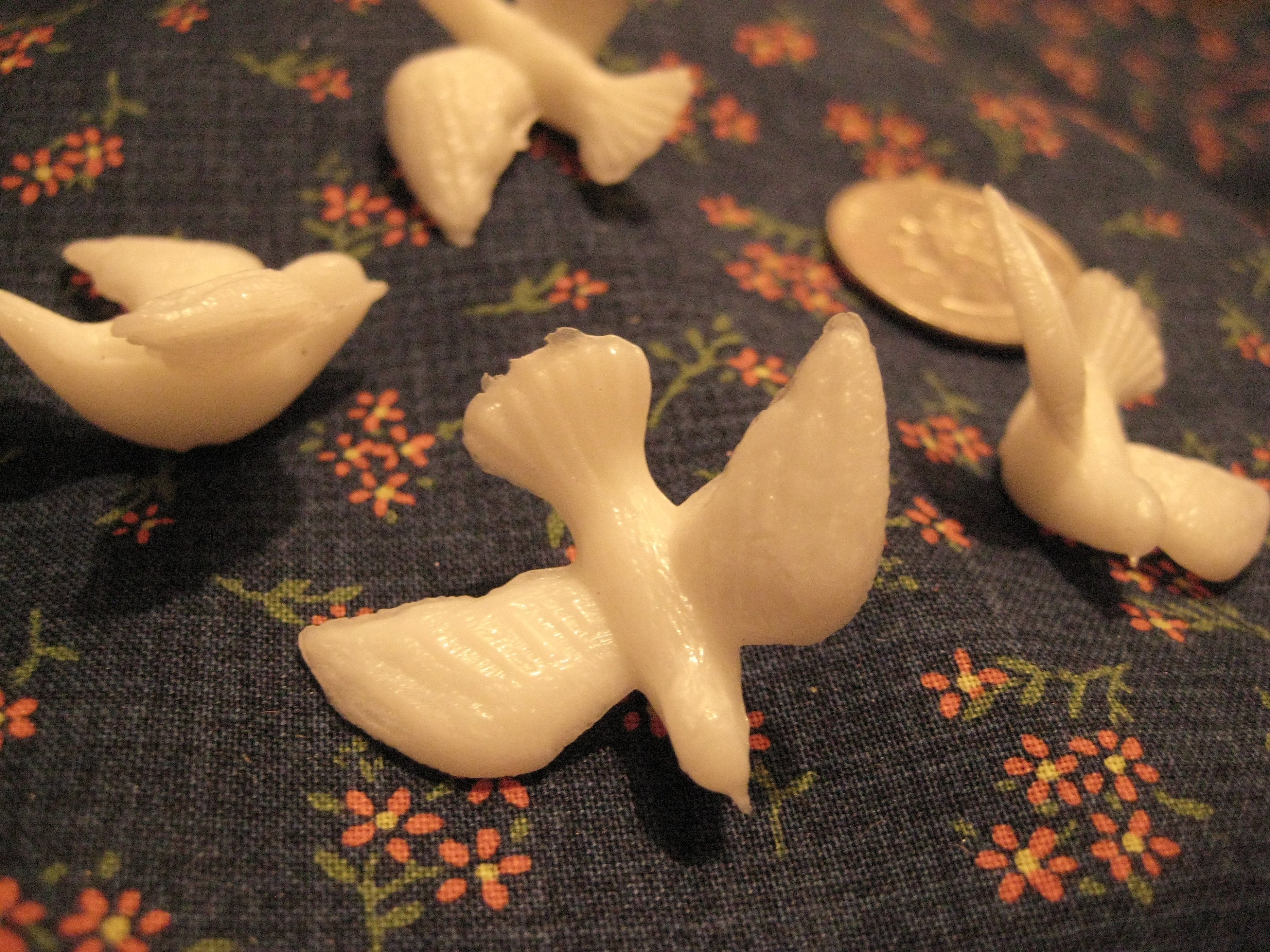 12 Small Plastic Doves White Doves Birds Baby Shower | Etsy