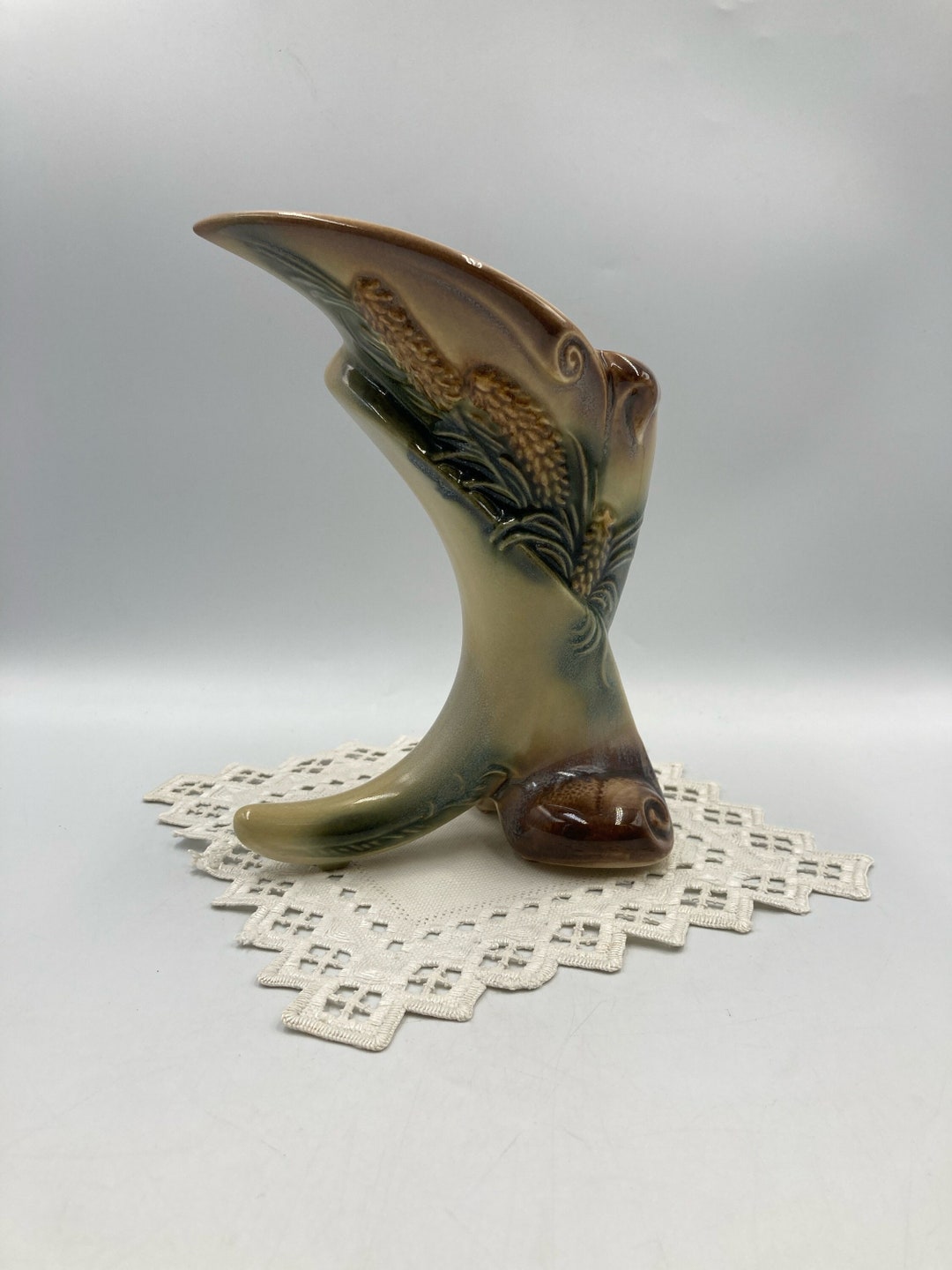C. 1950s HULL Pottery Parchment and Pine Vase - Etsy