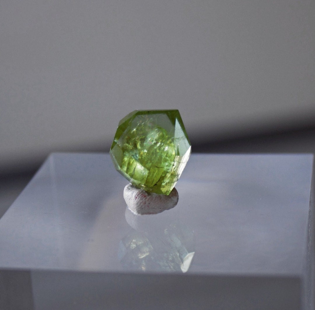 Olive Green Peridot Crystal From Pakistan , Transparent Green Peridot ...