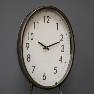 Amazing Personalised Vintage Style Bird Feet Clock Ideal for Anyone ...