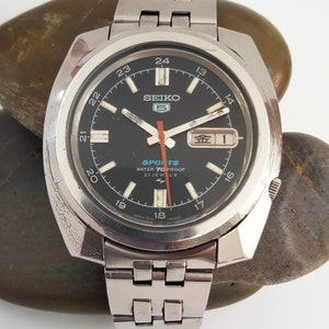 VIDEO Vintage Jumbo seiko 5 Sports Automatic 7019 Day/date 1970's Gent ...