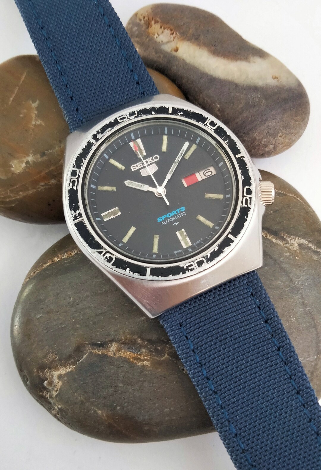 VIDEO Vintage seiko 5 Sports Automatic 7009 Day/date 1970's Gent's ...