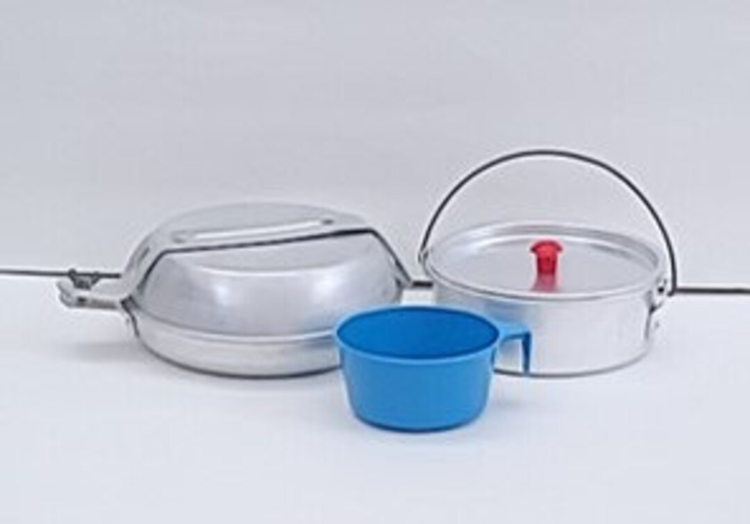 Girl Scout Trail Mess Kit Aluminum Vintage 1960's Fry Pan Pot Plastic ...