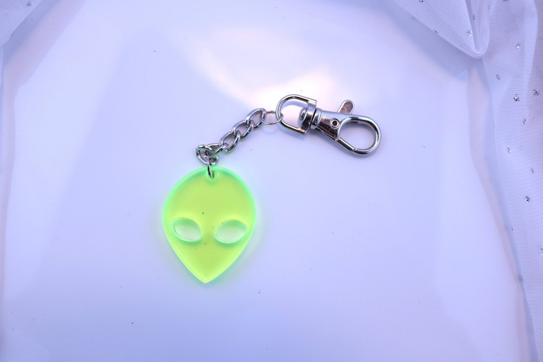 Alien Keychain - Glows Under Blacklight UV Glow - Etsy