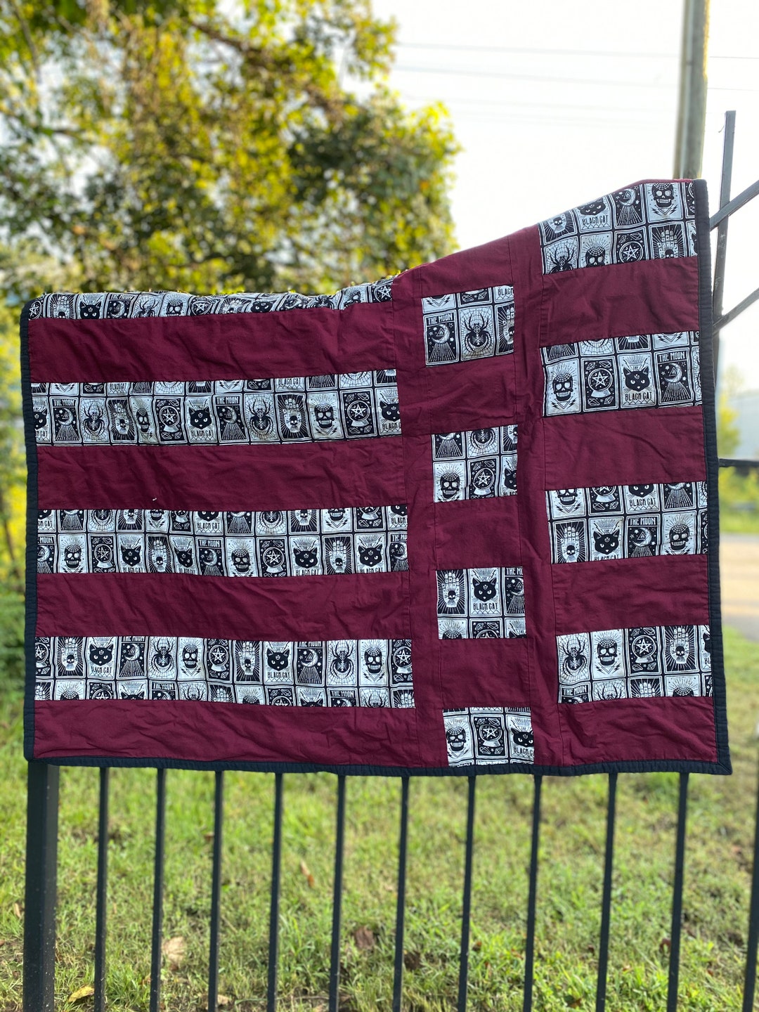 Tarot Cards & Wine Red ladder throw quilt with black backing - Etsy.de