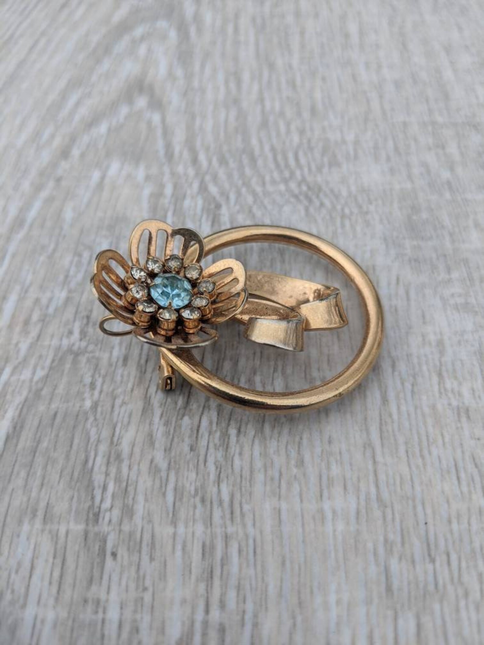 Bright Blue Rhinestone and Gold Tone Flower and Ribbon Circle - Etsy