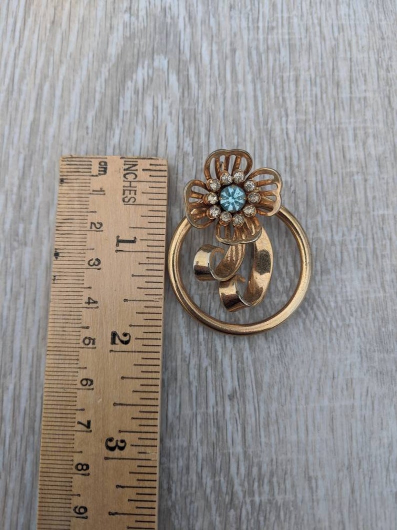 Bright Blue Rhinestone and Gold Tone Flower and Ribbon Circle - Etsy
