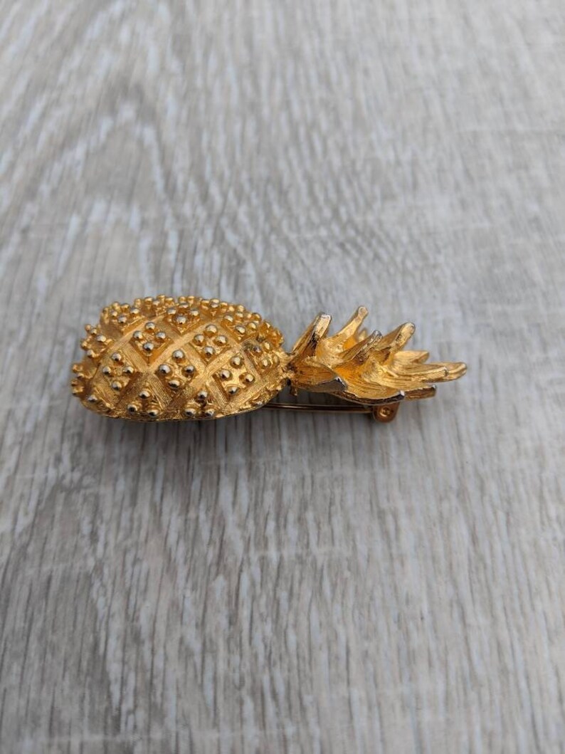 Warm Textured Gold Tone Pineapple Brooch - Etsy