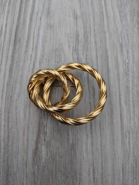 Satin Finish Twisted Gold Tone Metal Looping Rope Kno… - Gem