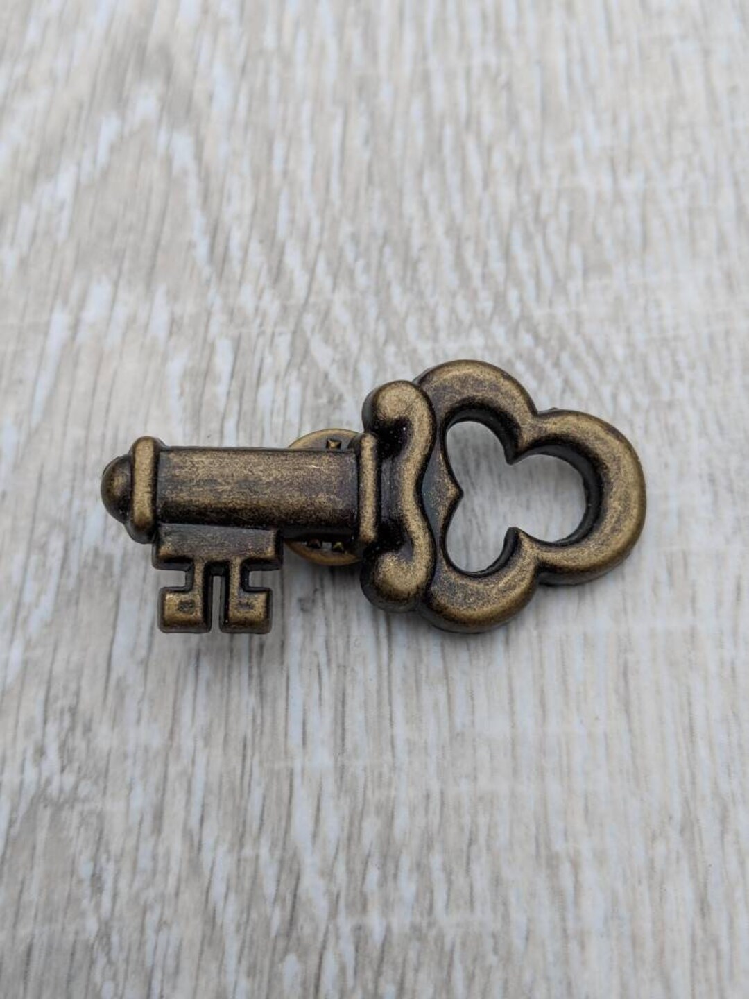 Bronze Tone Clover Top Skeleton Key Lapel Pin - Etsy
