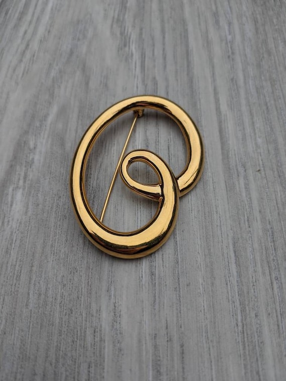 1980s Monet Warm Gold Tone Metal Looping Outline Broo… - Gem