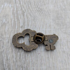 Bronze Tone Clover Top Skeleton Key Lapel Pin - Etsy