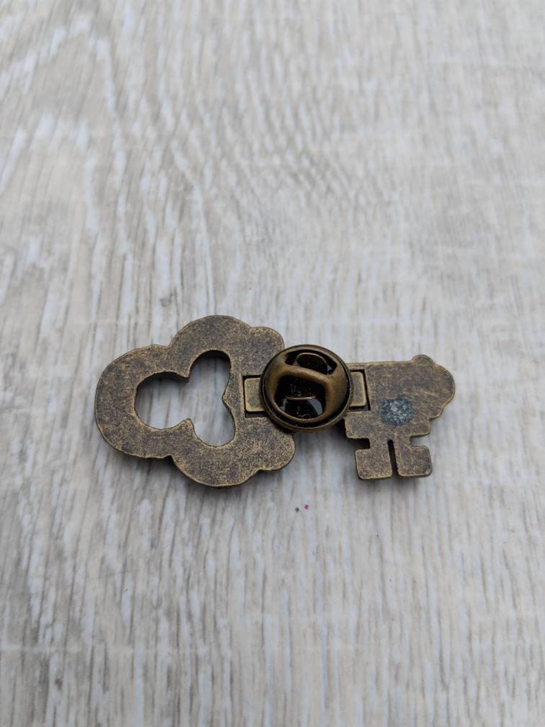 Bronze Tone Clover Top Skeleton Key Lapel Pin | Etsy