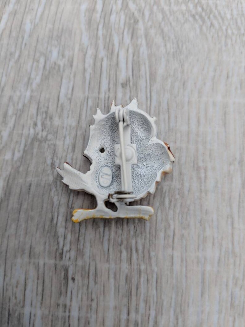 JJ Enameled Metal Cartoon Preening Owl Brooch - Etsy
