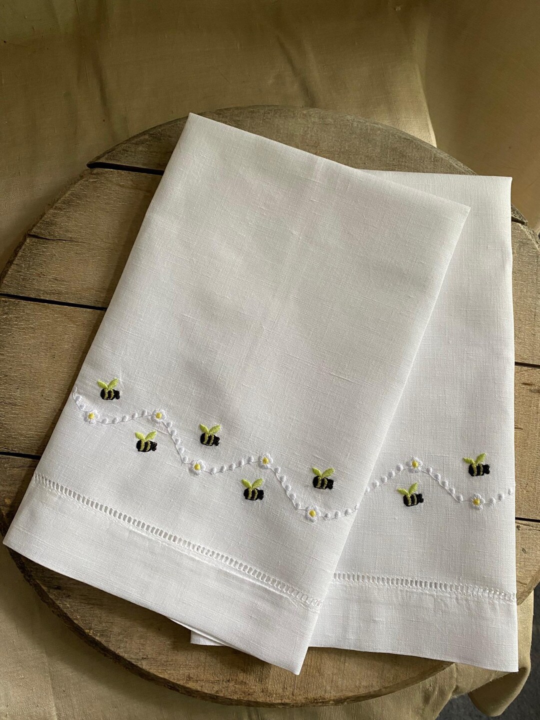 Hand Embroidered Bumble Bee Guest Towels ( Pair ) - Etsy