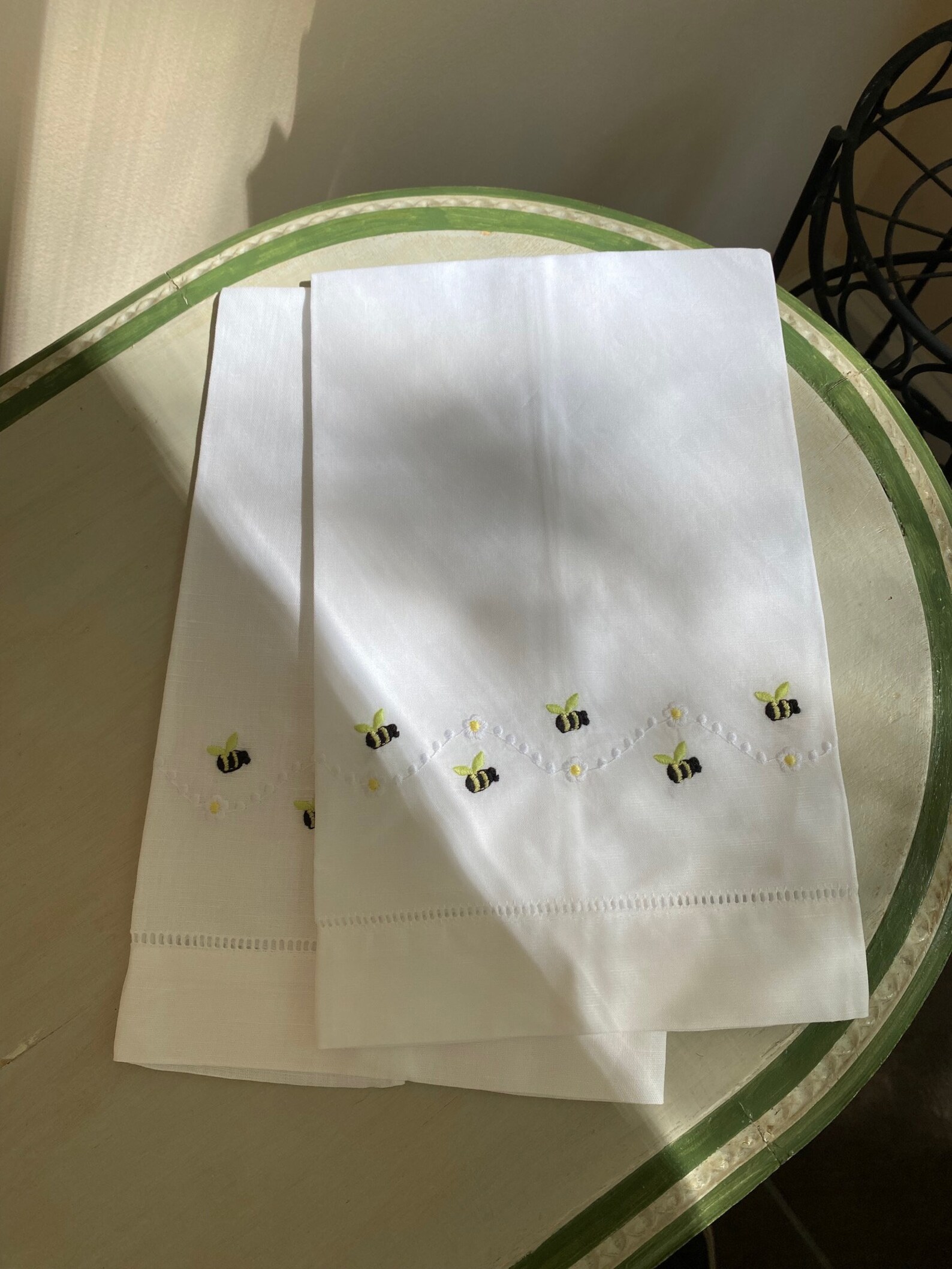 Hand Embroidered Bumble Bee Guest Towels ( Pair ) - Etsy