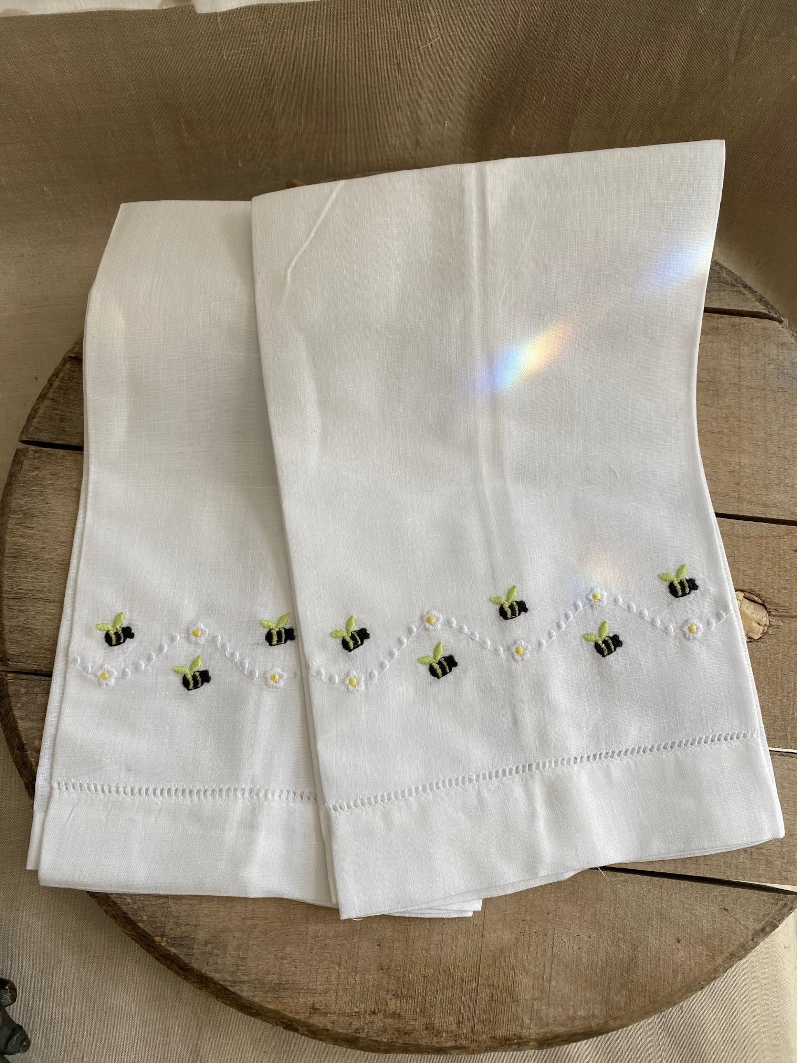 Hand Embroidered Bumble Bee Guest Towels ( Pair ) - Etsy