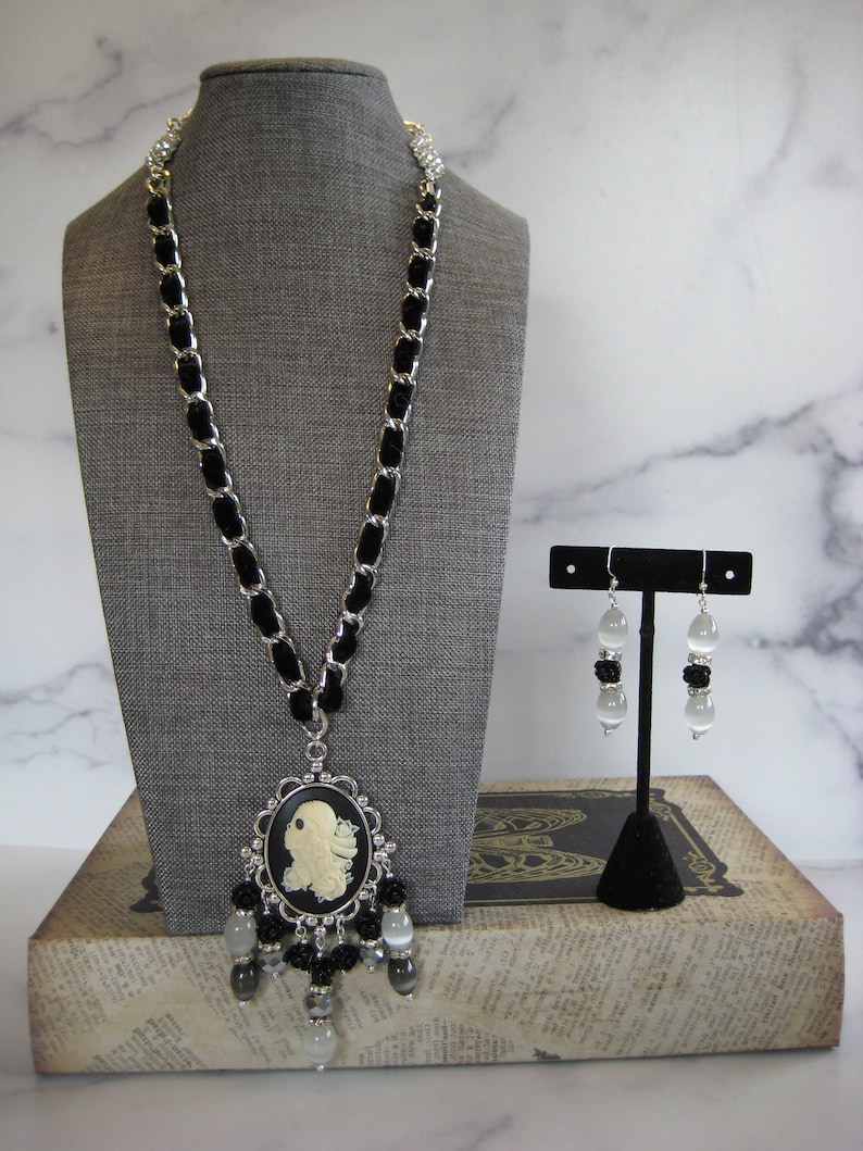 Corpse Bride Cameo - Skeleton Bride Cameo Set - Black Velvet Cameo ...