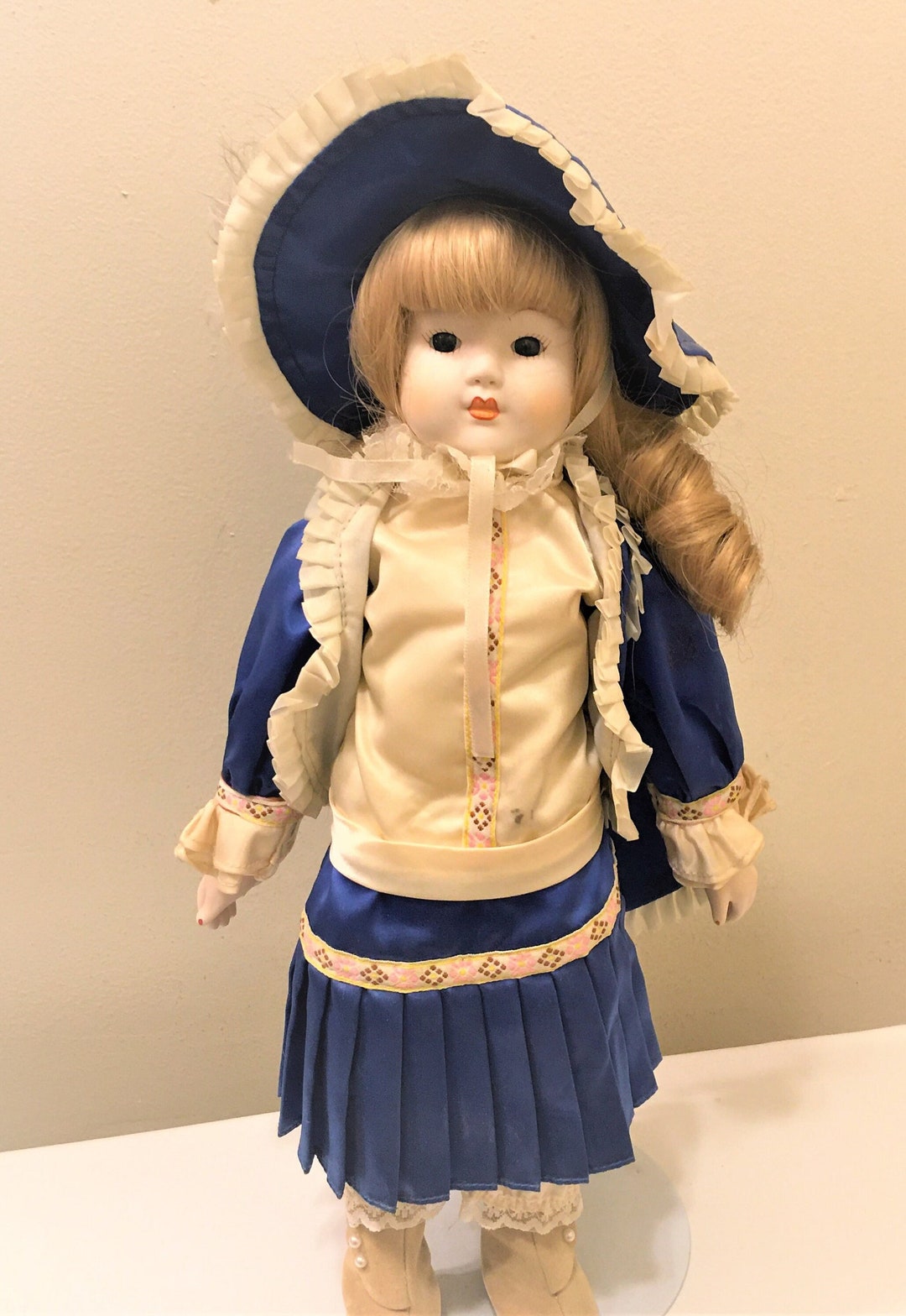 Victoria the Classics Collectible Doll by Russ 14”red Painted Nails ...