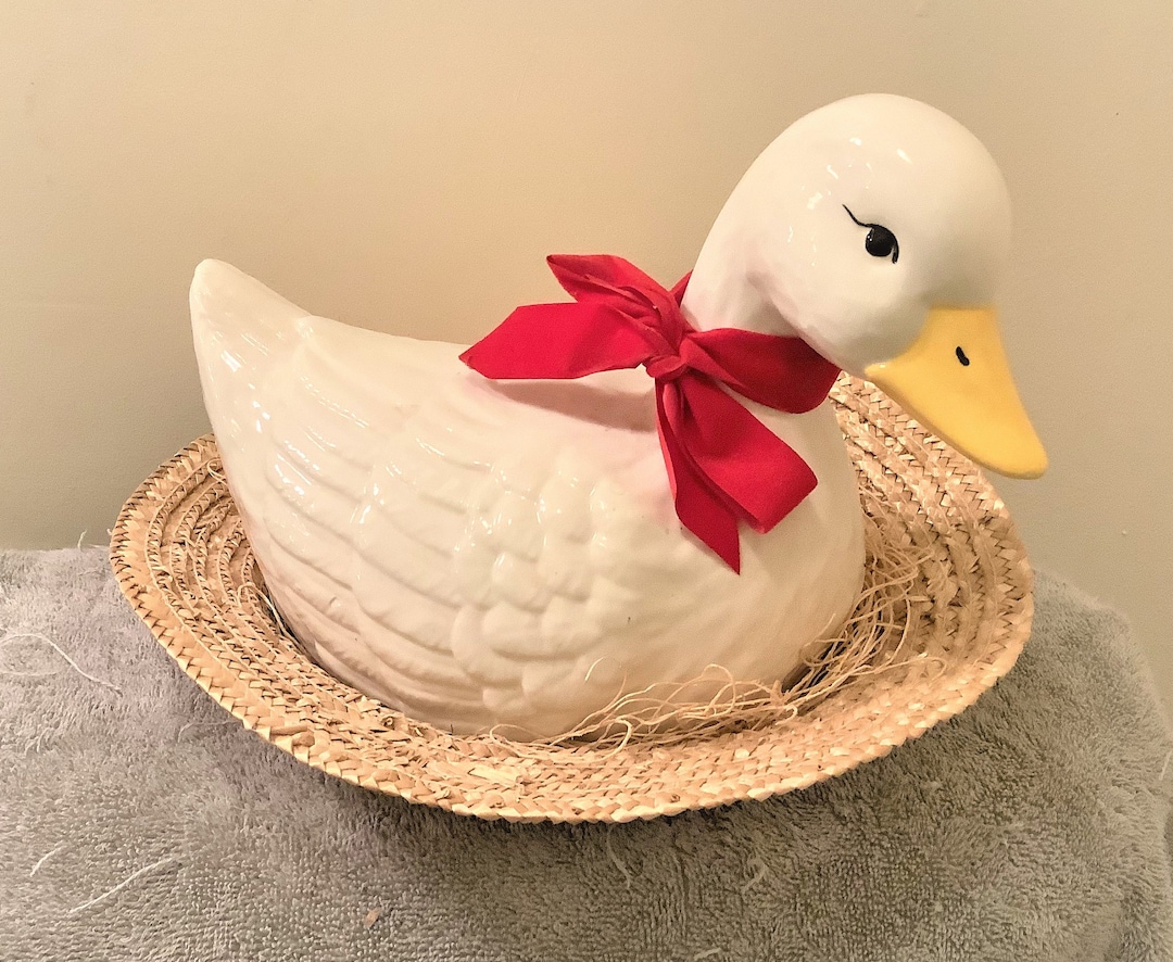 Vintage Ceramic 8 Inch Duck Sitting on a Nest in A Straw Hat - Etsy