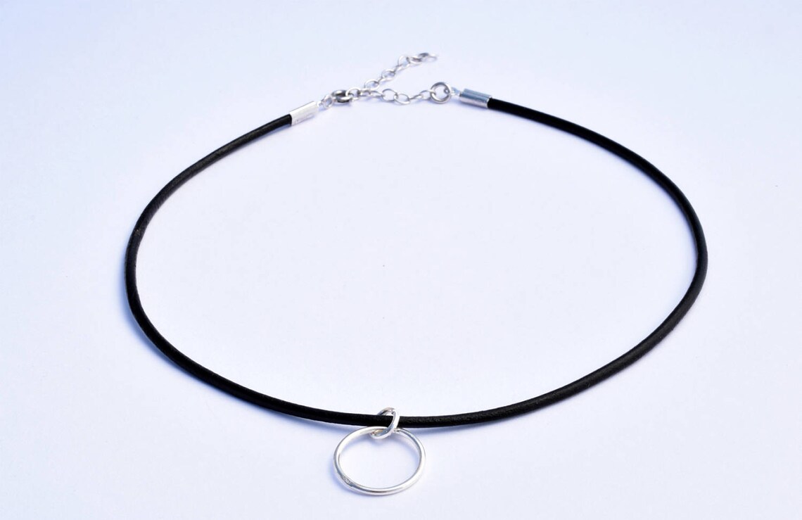 Collier en cuir noir collier de jour discret collier de jour - Etsy France