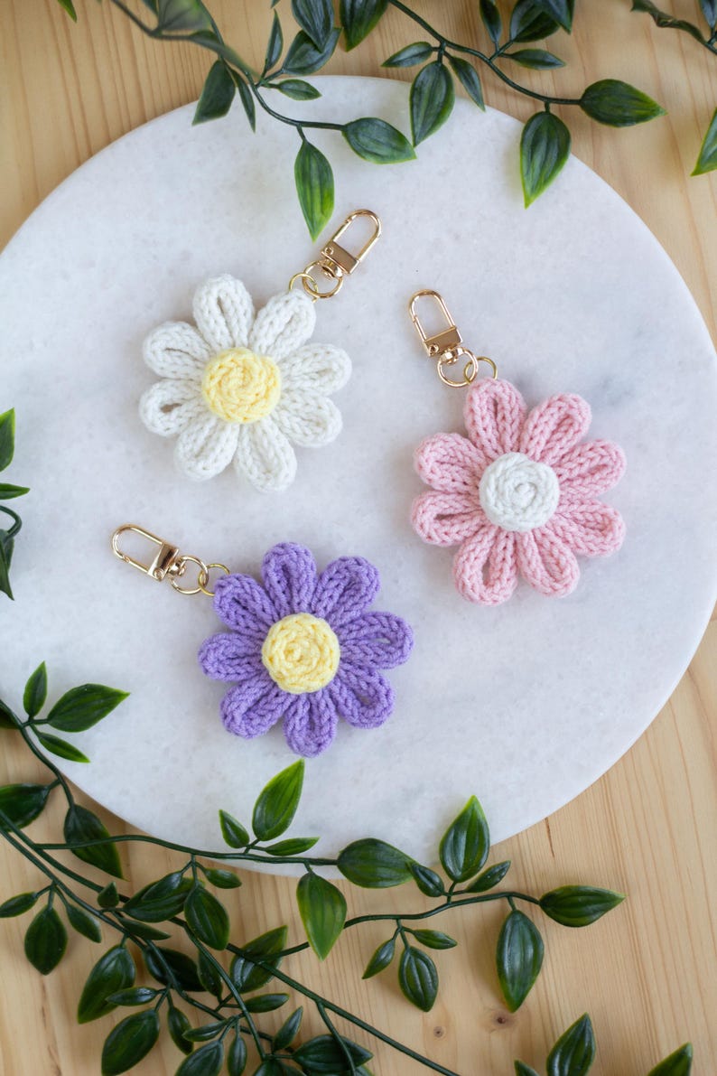 Knitted Daisy Bag Charm - Tricotin Flower Keychain - I-cord Floral ...