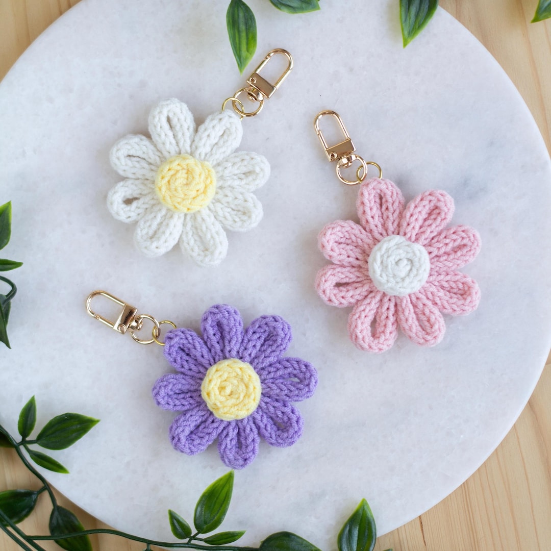 Knitted Daisy Bag Charm - Tricotin Flower Keychain - I-cord Floral ...