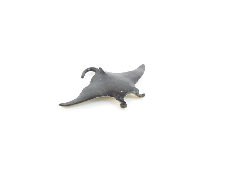 Tiny Manta Ray Figurine - Soft Plastic Stingray for Diorama or Aquarium ...