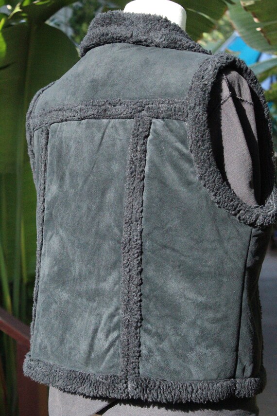 Soft Black Shearling Toggle Vest (Vintage / 80s) - Gem