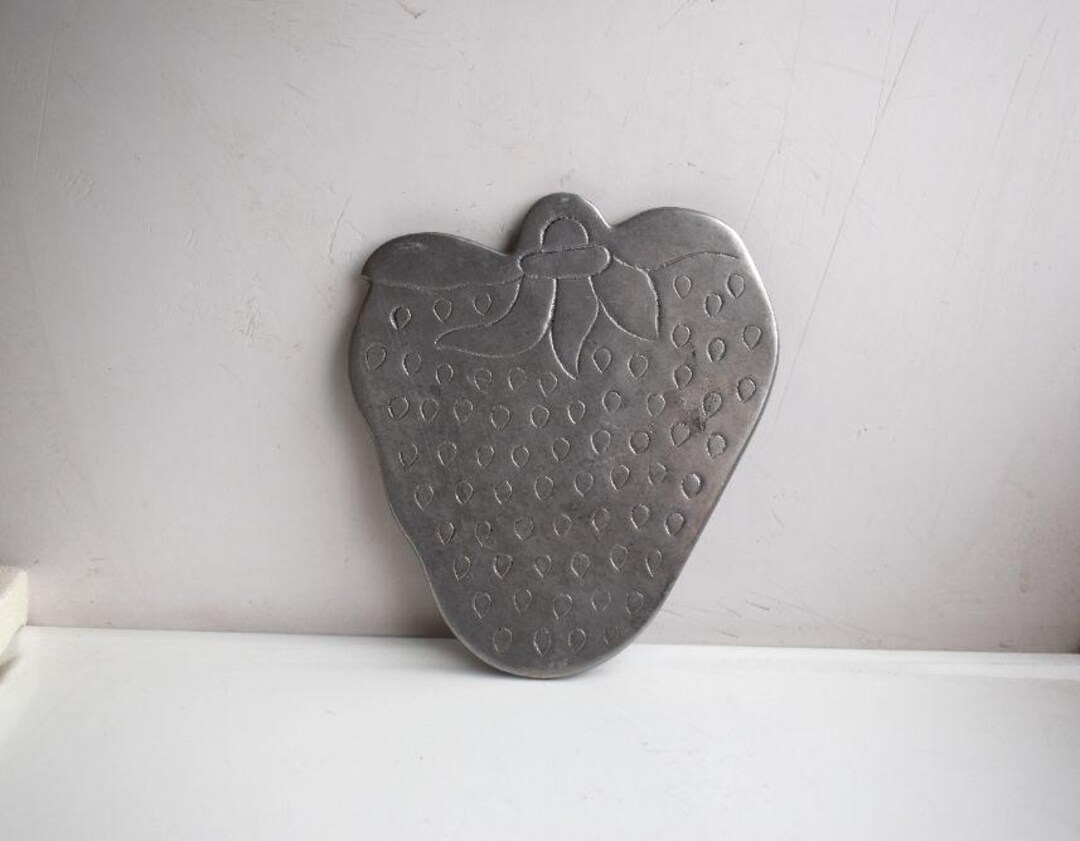 Vintage Metal Strawberry Shaped Tea Pot Holder Trivet Retro Kitchen ...