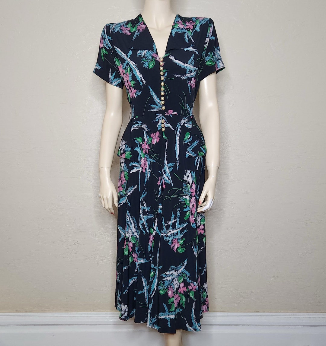 Wisteria Wonder - 1940s 40s Black Floral Rayon Day Dress With Pearl ...
