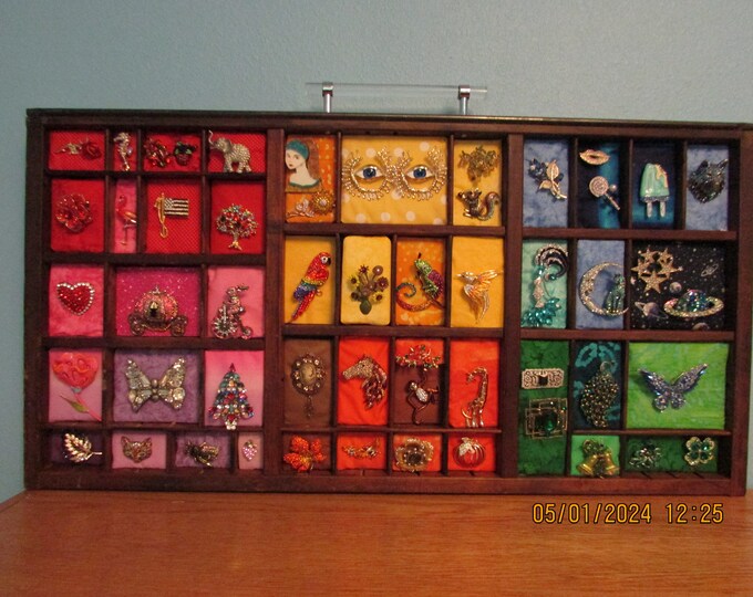 Brooch Display - Etsy