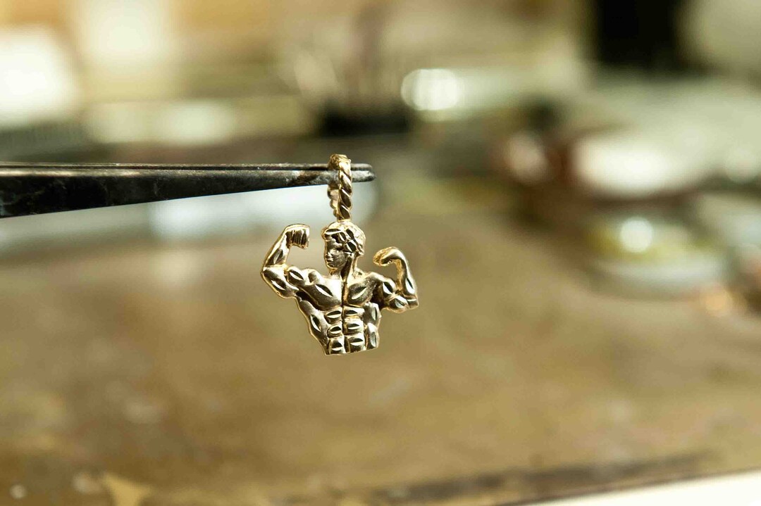 14k Gold Flexing Muscle Man Pendant - Etsy