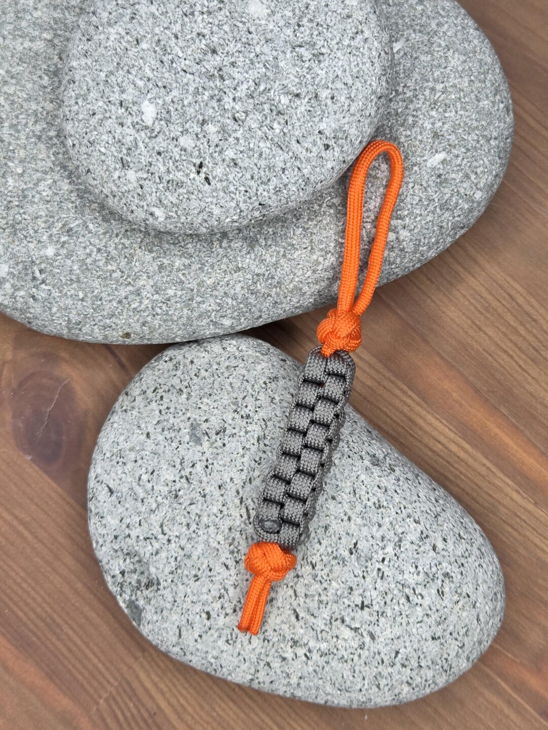 Paracord Keychain With Square Scoubidou Braiding in Orange and Gray ...