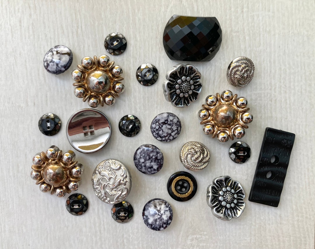 Assorted Steampunk Buttons, 30 Vintage Plastic Buttons, Mixed Shank ...