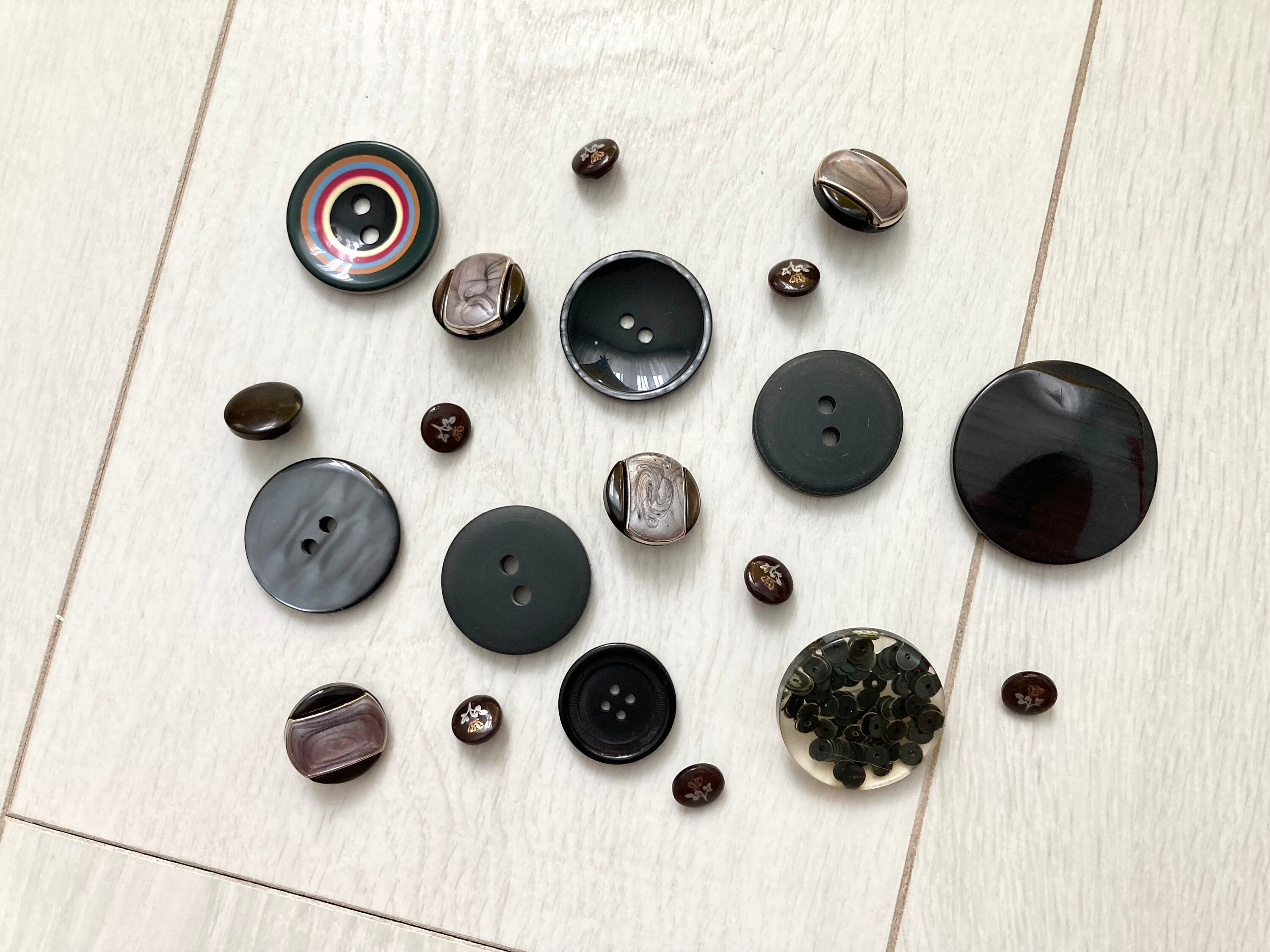 20 Assorted Vintage Plastic Buttons, Mixed Buttons, Junk Journal ...